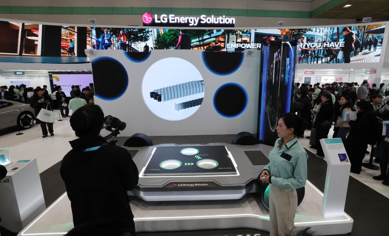 LG엔솔, 1Q 영업익 3747억 '흑자전환'…"46시리즈 준비완료"(종합) - 파이낸셜뉴스