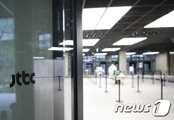 여기자 추행 혐의 전 JTBC기자 징역 1년 구형 - 파이낸셜뉴스