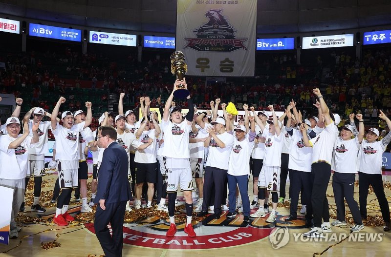 프로농구 LG, 창단 28년 만에 첫 우승…39세 허일영 MVP(종합2보) - 파이낸셜뉴스
