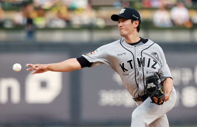 '김민혁 3타점+고영표 8승' KT, SSG 4-2 제압…전반기 5위로 마감 - 파이낸셜뉴스