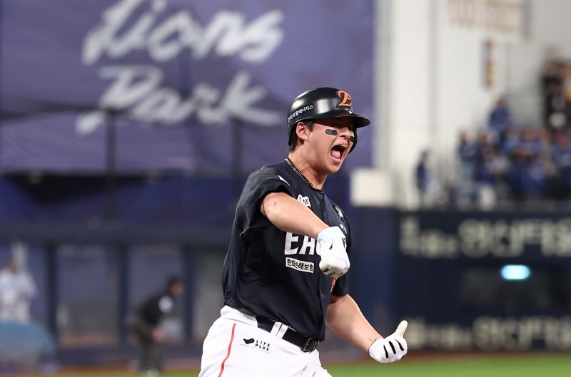 '노시환 결승포+문동주 역투' 한화, 삼성 5-4 제압…KS까지 1승[PO3] - 파이낸셜뉴스