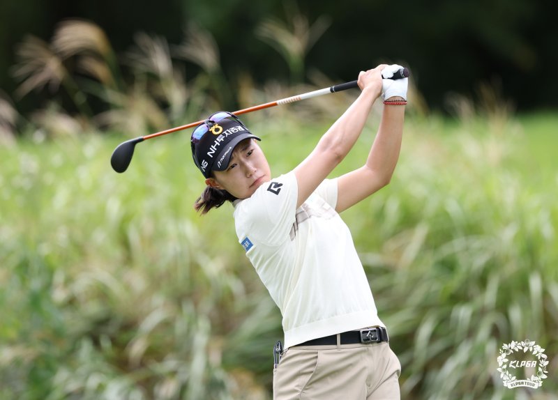 정윤지·박혜준, KLPGA 광남일보·해피니스오픈 첫날 공동 선두 - 파이낸셜뉴스