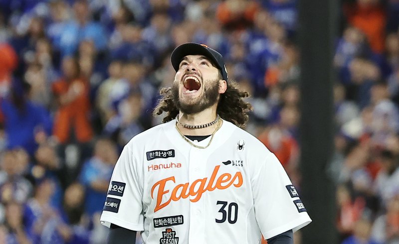 한화, 삼성 잡고 19년 만에 KS 진출…문동주 시리즈 MVP[PO5](종합) - 파이낸셜뉴스