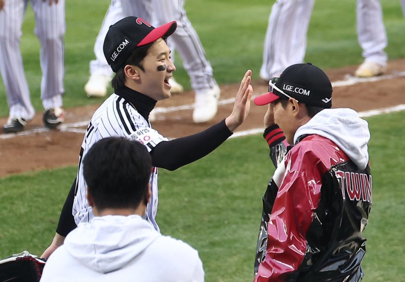 '승장' 염경엽 LG 감독 "박해민의 깜짝 홈런이 결정타"[KS1] - 파이낸셜뉴스