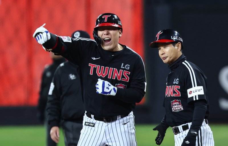 9회 2사 결승타 LG 김현수 "2008년 KS 병살타 생각났지만…"[KS4] - 파이낸셜뉴스