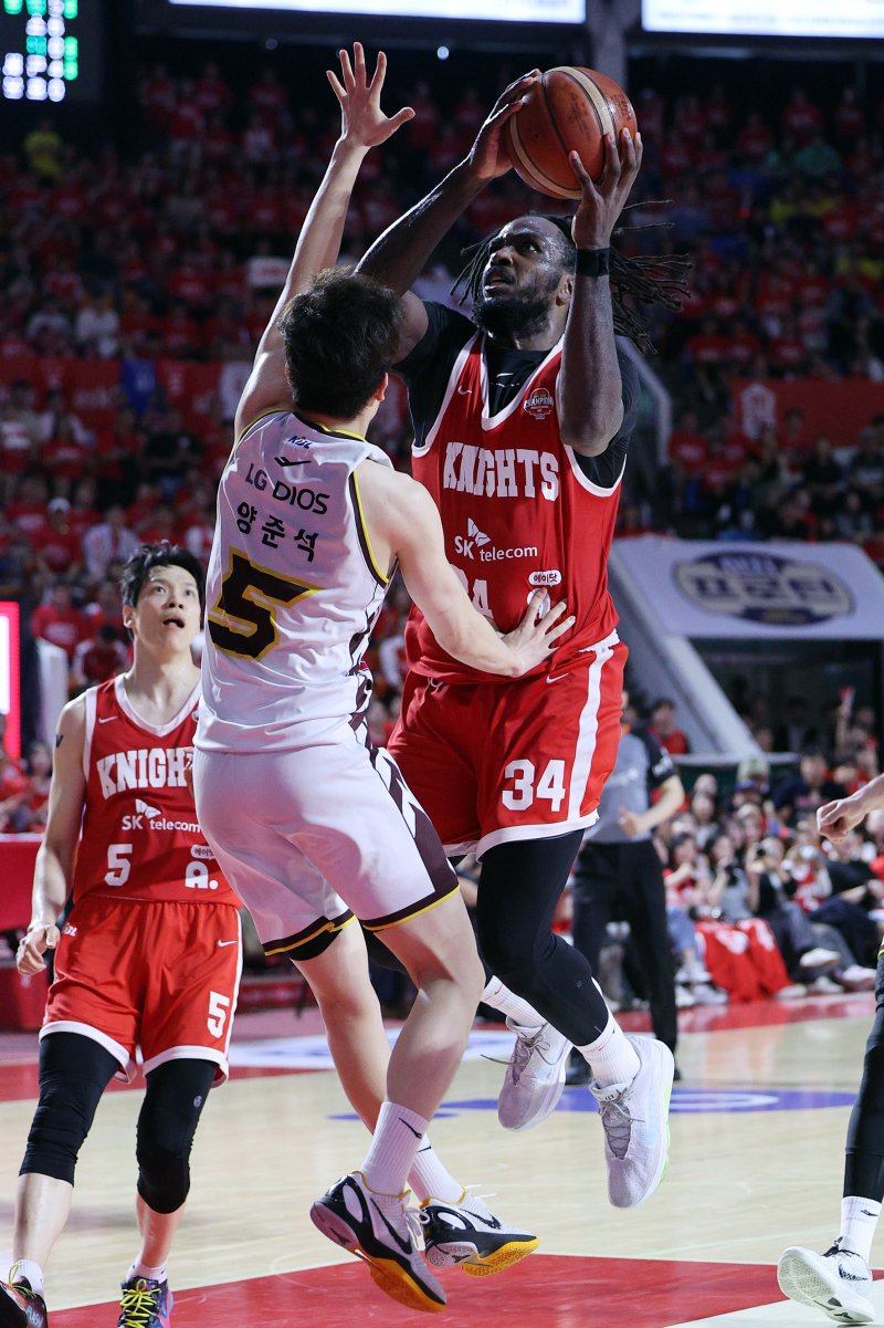 '워니 더블더블' SK, KCC에 76-68 승리…공동 7위 도약 - 파이낸셜뉴스