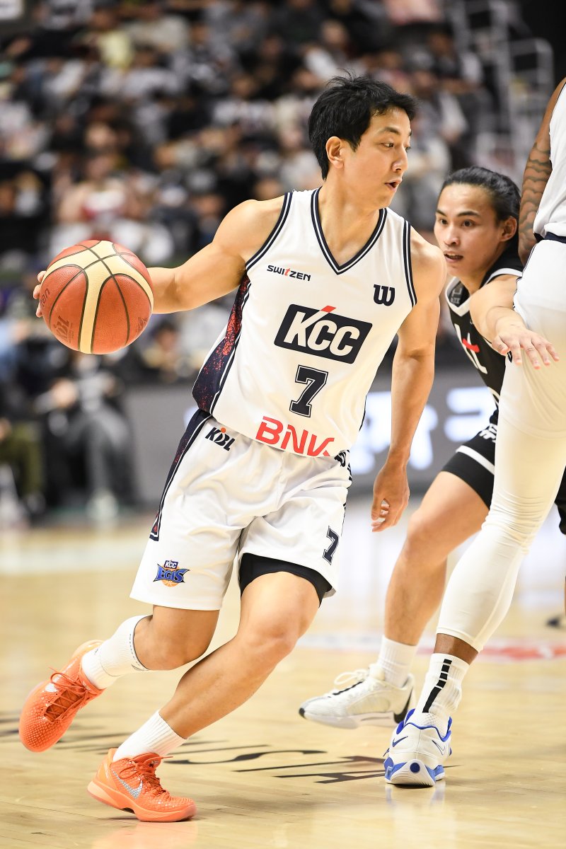 프로농구 허훈, 친정 KT 상대로 KCC 데뷔…팀은 89-81 승리 - 파이낸셜뉴스