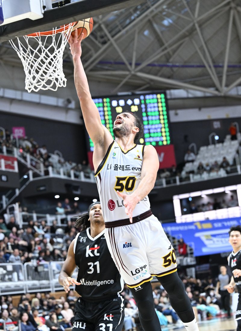 프로농구 LG, KT 82-67 제압…3연승으로 단독 선두 - 파이낸셜뉴스