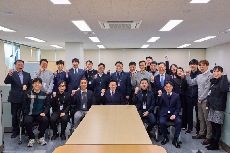 President Lee: "If you target Koreans, it will ruin your life; this ...