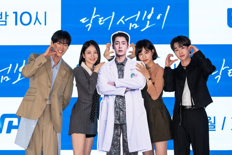 신예은 "동갑내기 이재욱, 내공있는 배우…눈빛만 봐도 알더라고요" - 헉스