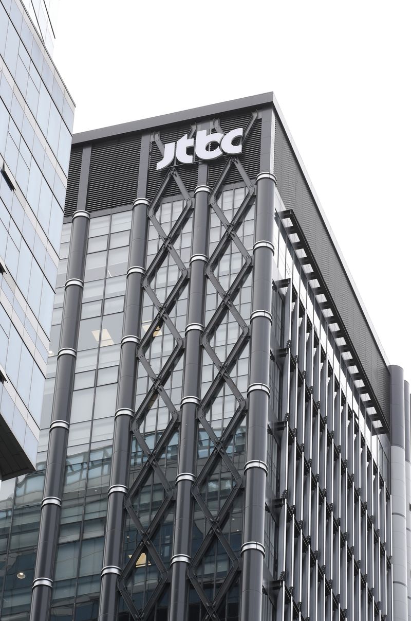 JTBC '연애의 재발견', 캐스팅 발표 열흘 만에 촬영 중단…"한달간 재정비" - 헉스